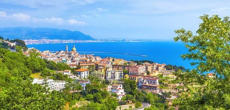 Vietri sul Mare - Sehenswürdigkeiten, Strand & Unterkünfte